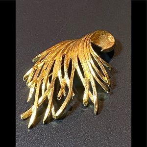 Monet | Jewelry | Vintage Monet Gold Brooch Pin | Poshmark